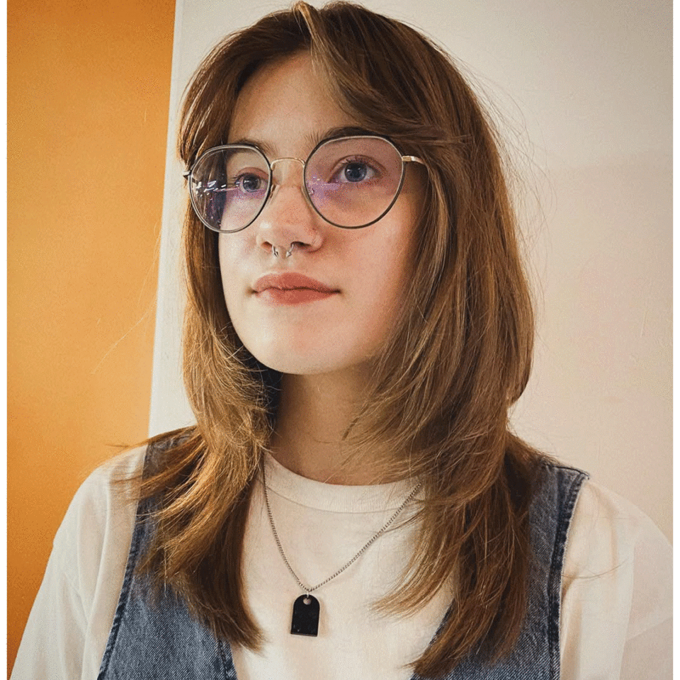 20 Gorgeous Wolf Cuts with Curtain Bangs for Effortless Style