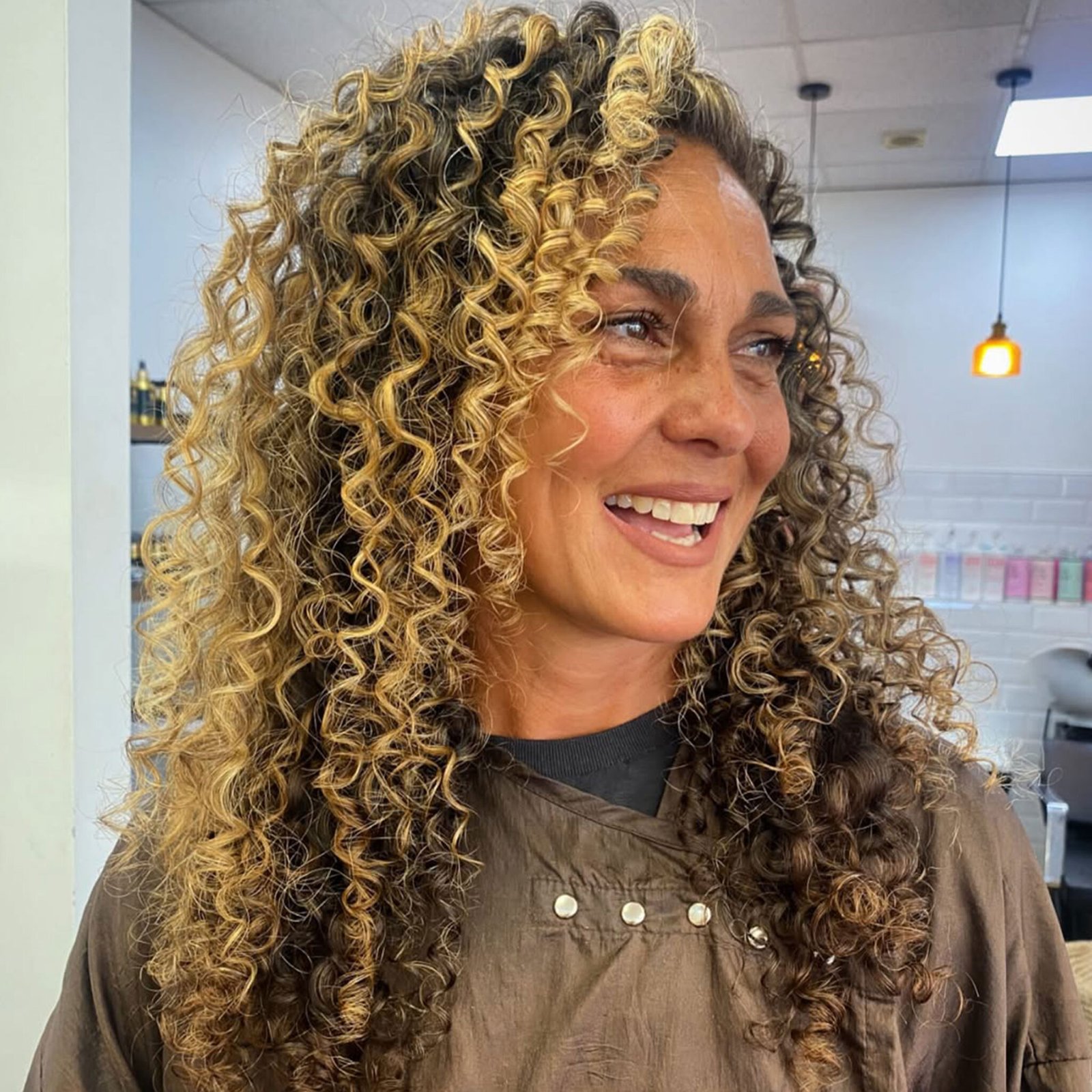 31 Gorgeous Medium-Length Curly Hair Ideas You’ll Love