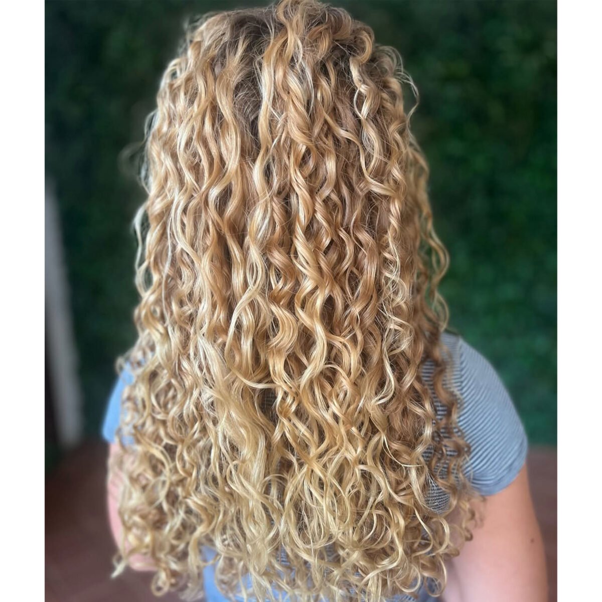 31 Gorgeous Medium-Length Curly Hair Ideas You’ll Love