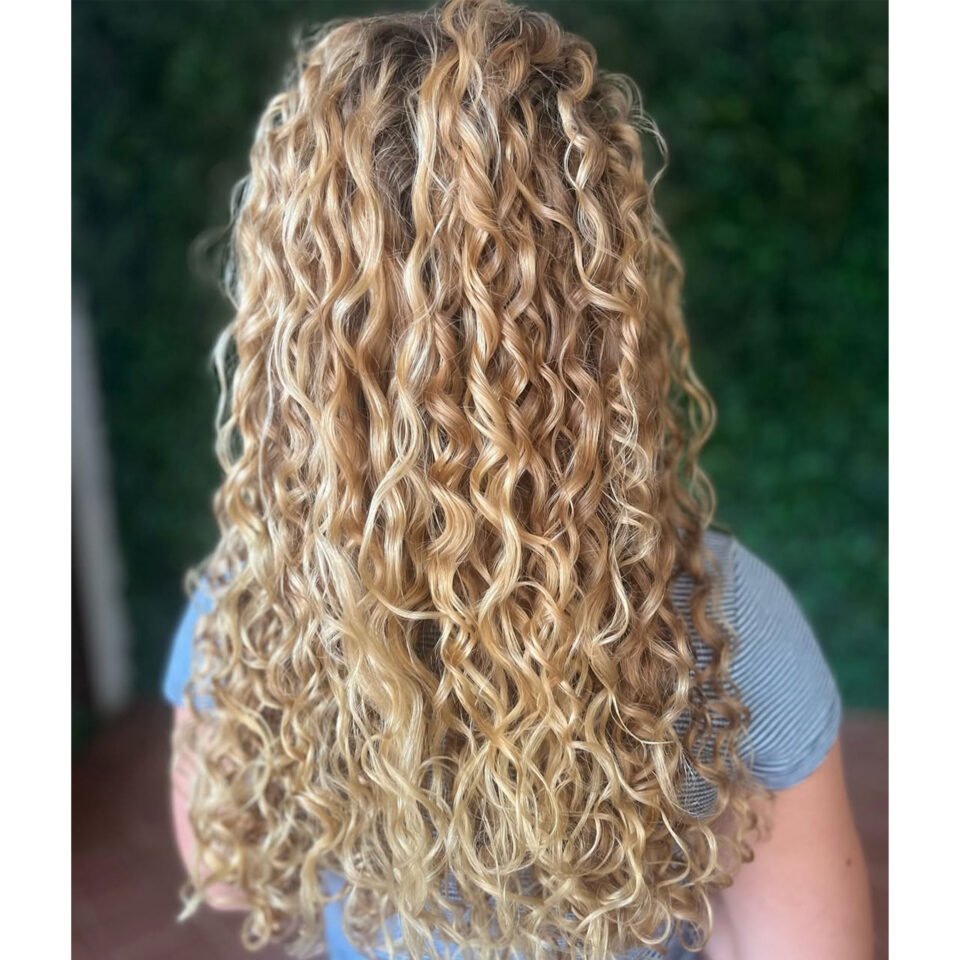 31 Gorgeous Medium-Length Curly Hair Ideas You’ll Love
