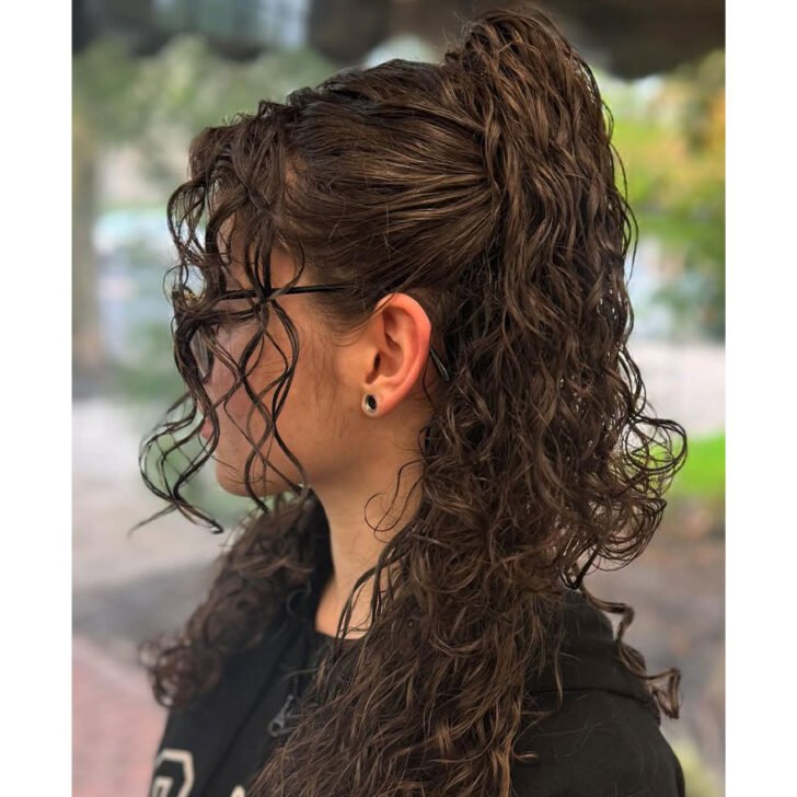 22 Trendy Curly Prom Hairstyles to Steal the Spotlight in 2026