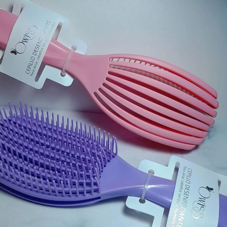 15 Best Combs and Brushes for Curly Hair (With Pro Tips on How to Use ...